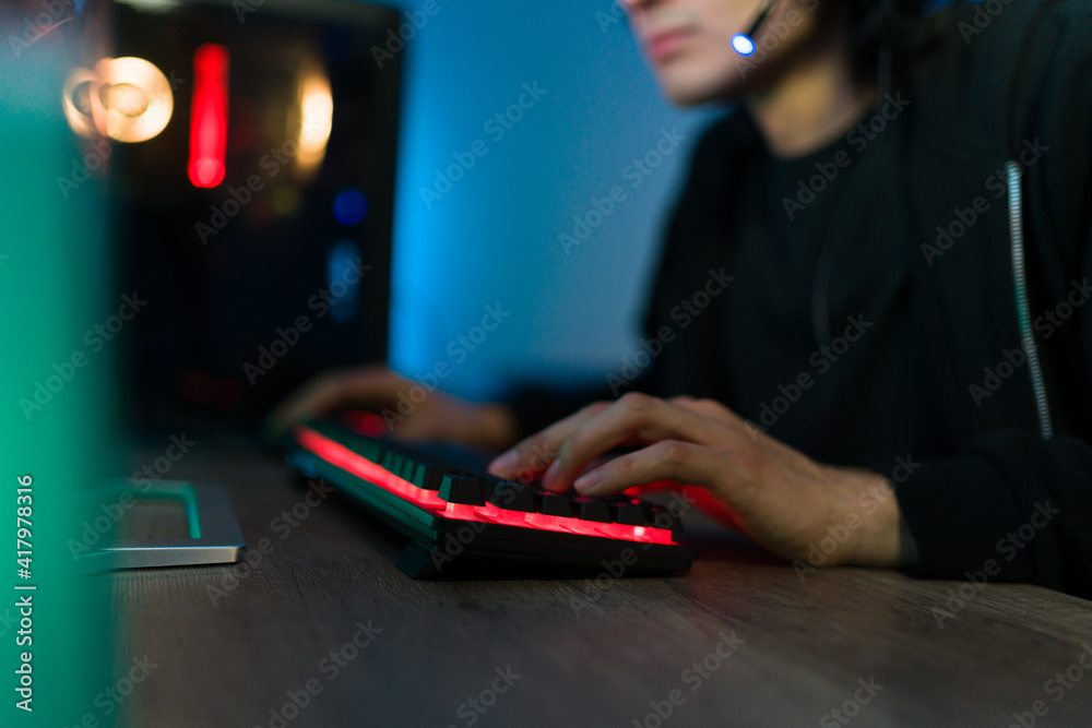 Side view of a young gamer concentrating on a gaming strategy Stock ...