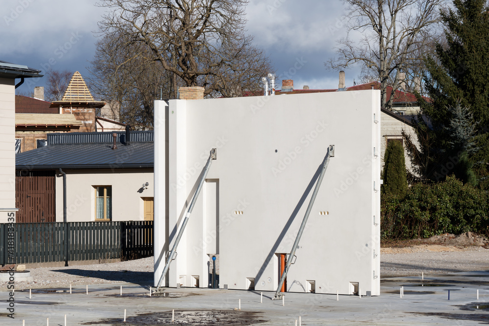 A reinforced concrete panel of the building has been installed. Start ...