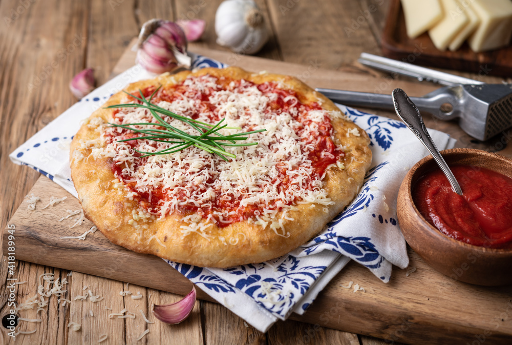Foto Stock Classic Hungarian street food Langos, fried bread topped ...