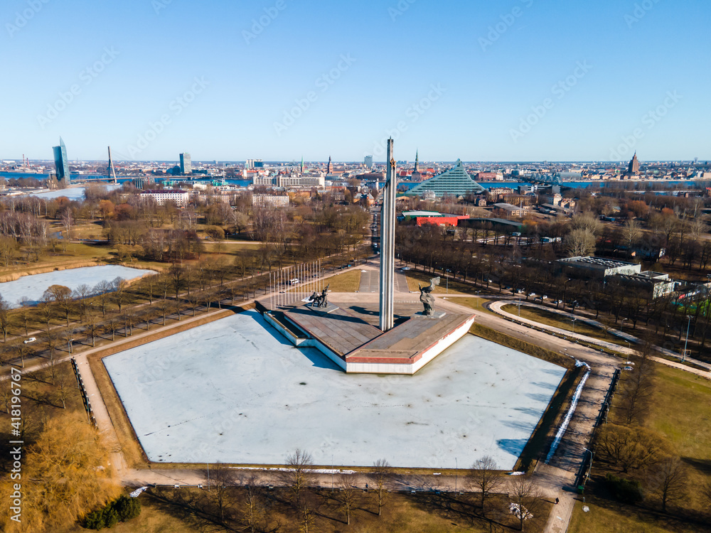 Foto de World War II Victory Monument to Soviet Army in Riga. Victory ...