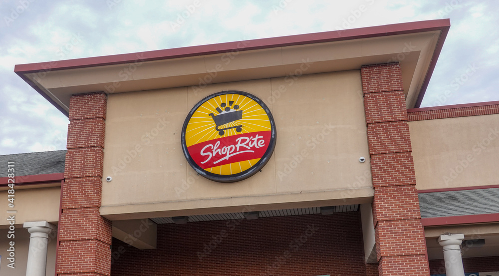 Foto de The logo over the entrance to a ShoprRite Supermarket. ShopRite ...