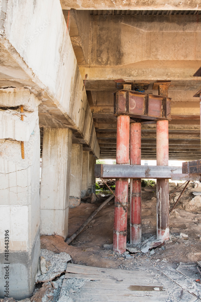 concrete column of the bridge failure by settlement and how to fix it ...
