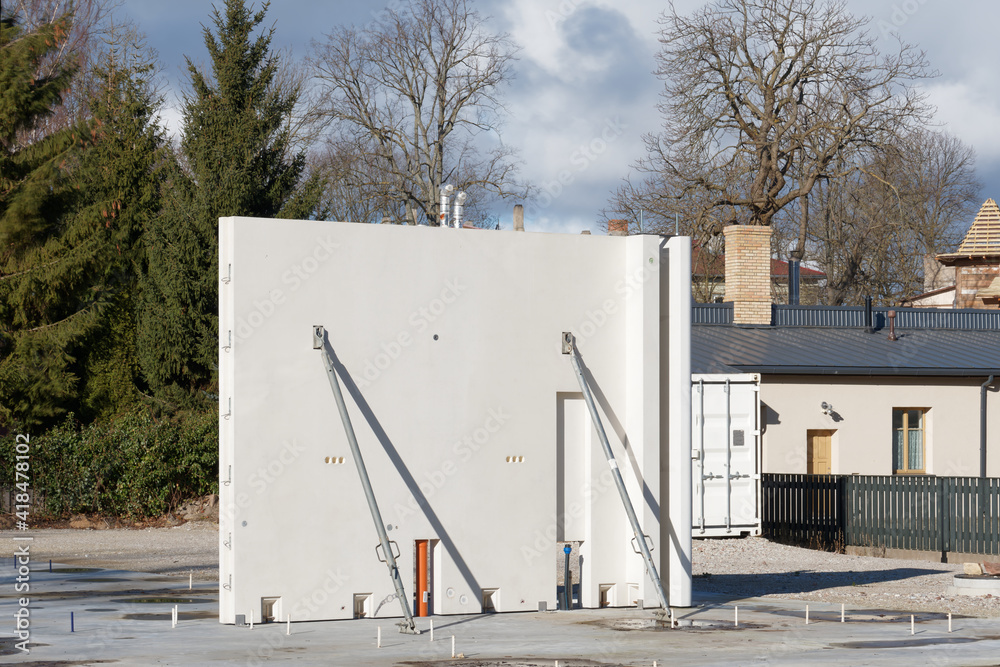 A reinforced concrete panel of the building has been installed. Start ...