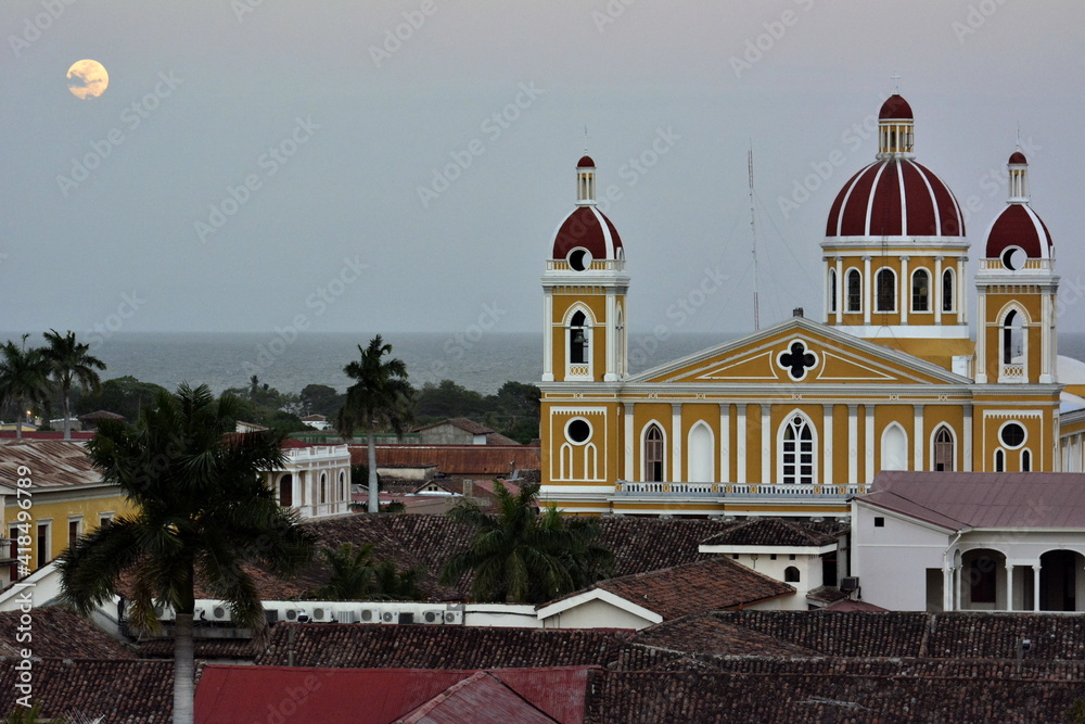 Vista aerea de la antigua ciudad colonial de Granada, a orillas del ...