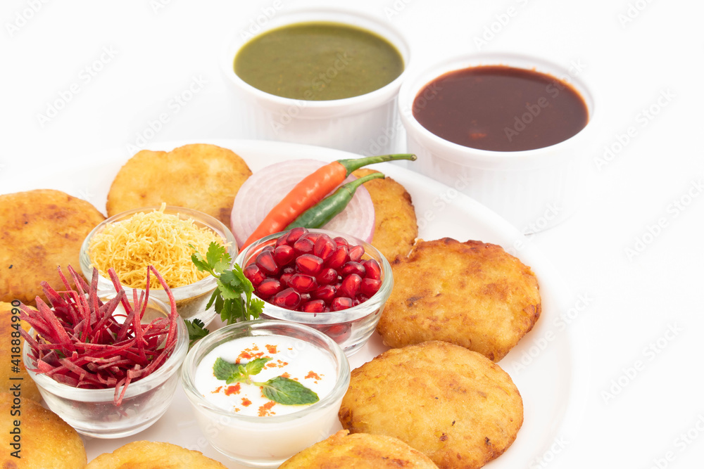 Foto de Famous Aloo Tikki Chaat Snacks Also Known As Alu Ki Tikkia A ...