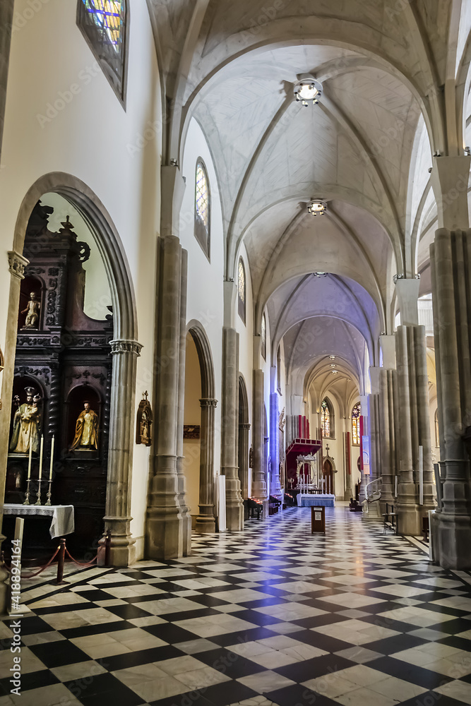 Foto de Interior of Roman Catholic Cathedral of San Cristobal de La ...
