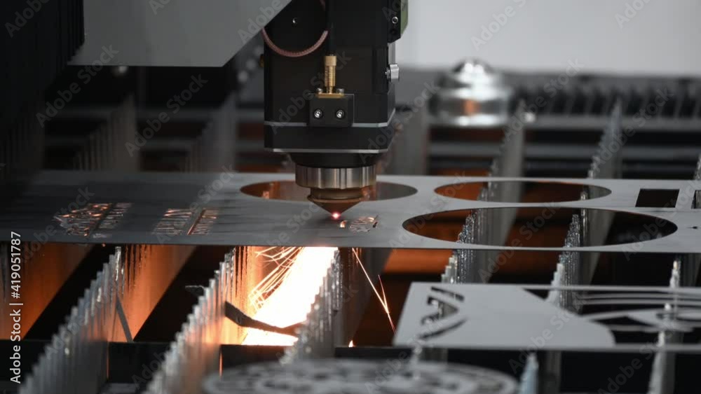 The operation footage of fiber laser cutting machine cutting machine ...