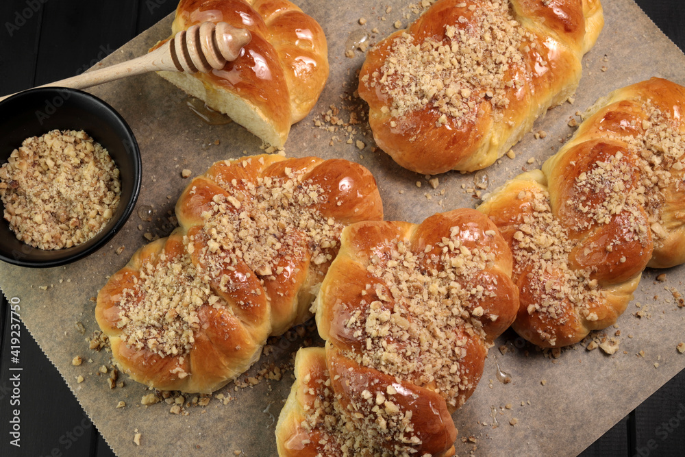 Cucina rumena. Mucenici fatti in casa, dolci tradizionali realizzati in ...