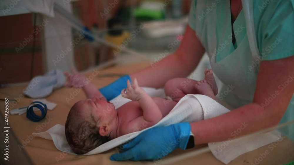 Video Stock Controlling a newborn baby on the table. Basic assessment ...