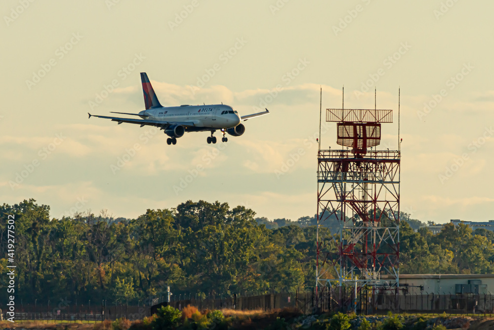Fotografia do Stock: Washington DC, USA 10/03/2020: An Airbus A321 ...