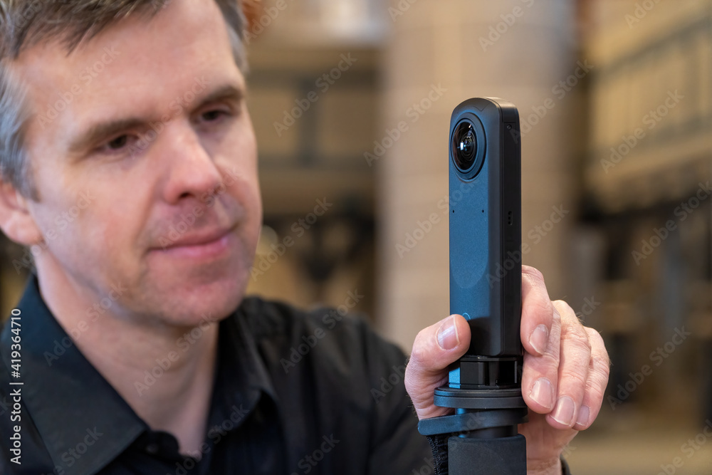 Photographer takes 360° panorama photos in church for virtual tours ...