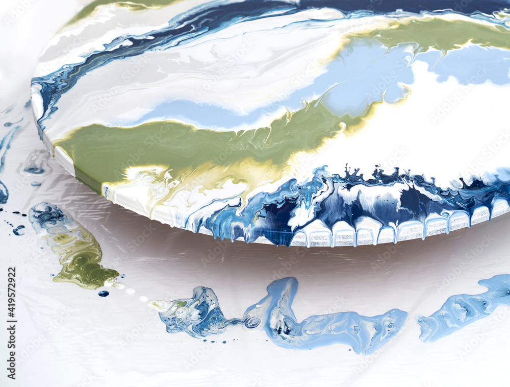 Artistic background. Round canvas with dripping paint. The process of ...