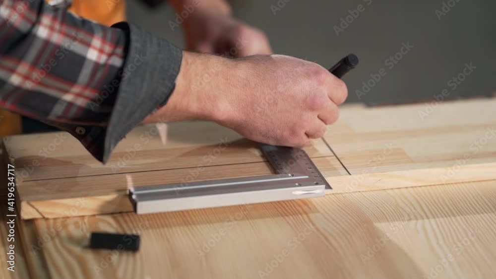 large plancho male hands drawing a line of a square ruler Stock 비디오 ...