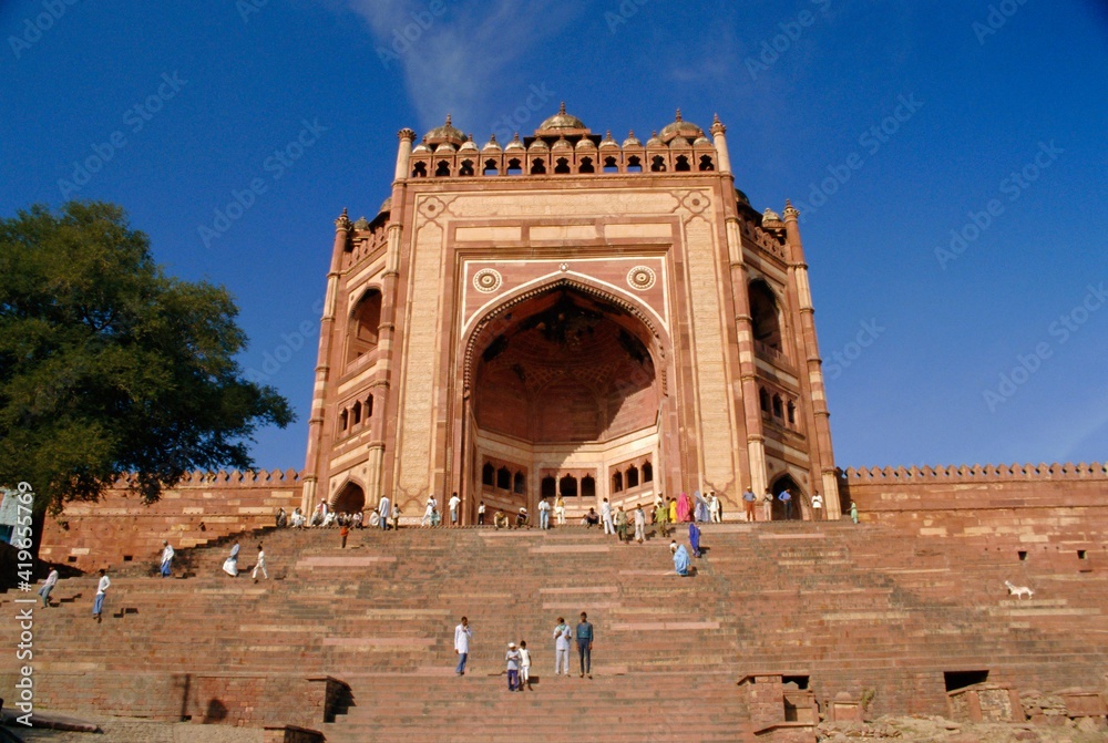 The Gate of Victory, 54m high, Dargah Mosque (Jami Masjid), at the ...