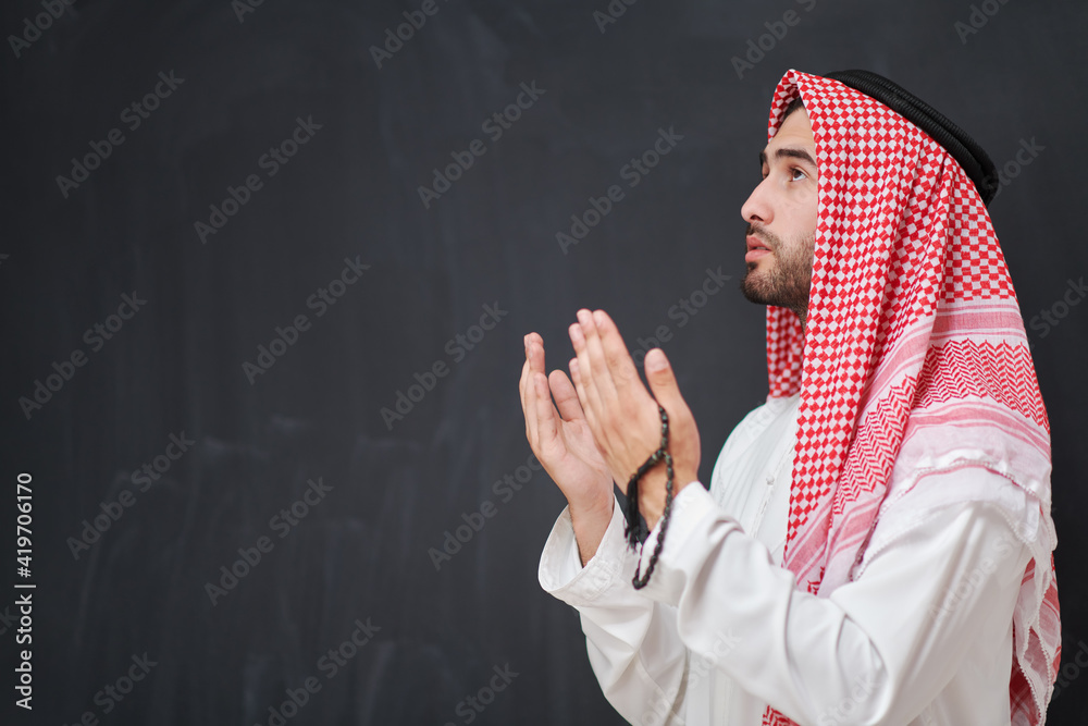 Arab man in traditional clothes praying to God or making dua Stock ...