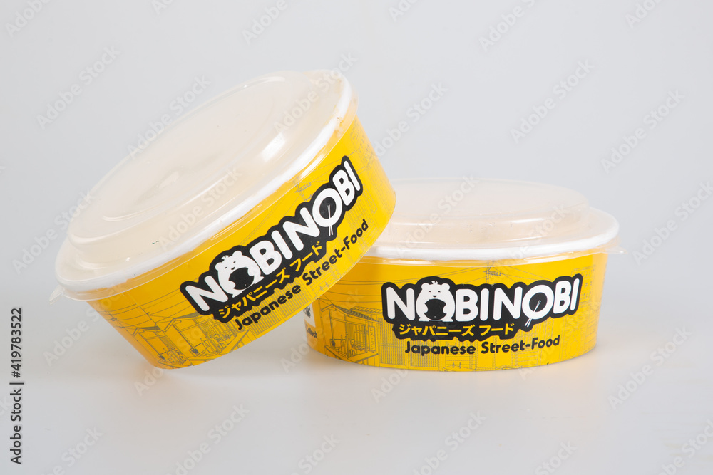 nobinobi box round with sign logo and text brand of japanese street food restaurant on take away ...