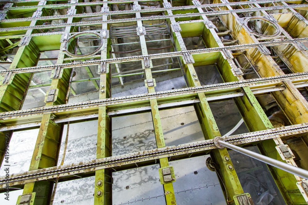 Foto de Inside view of airplane fuselage floor structure during ...