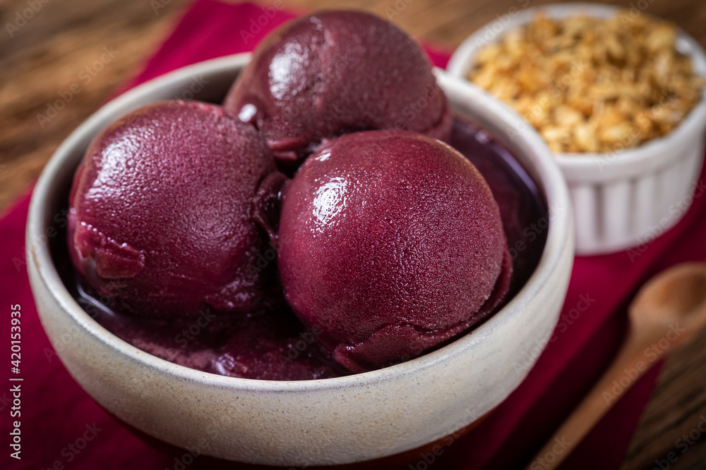 Foto de Frozen acai in the bowl. Brazilian acai. do Stock | Adobe Stock