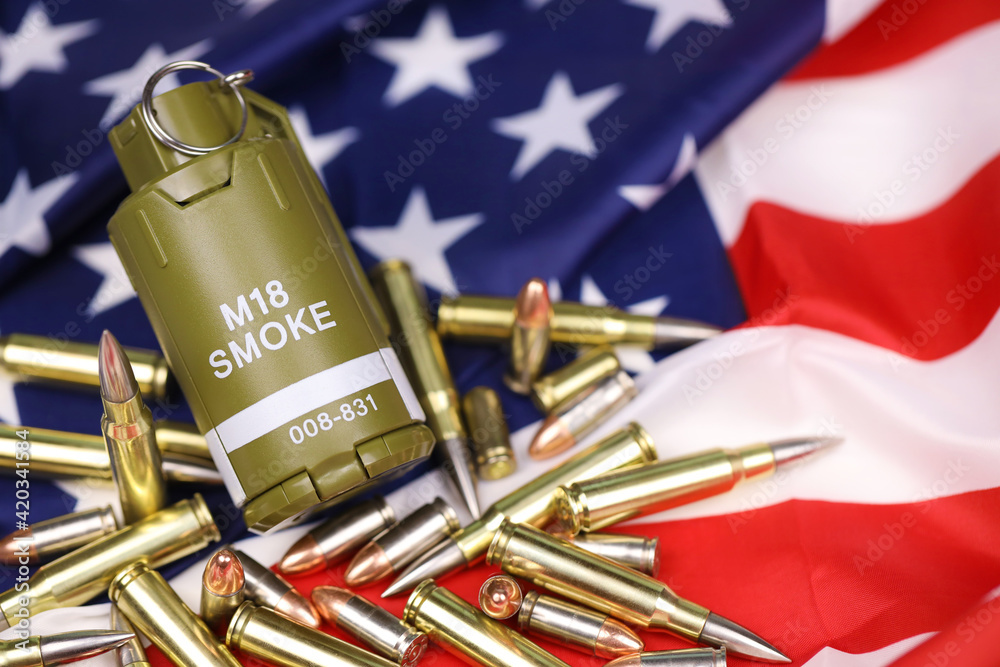 Foto de M18 smoke grenade and many yellow bullets and cartridges on ...