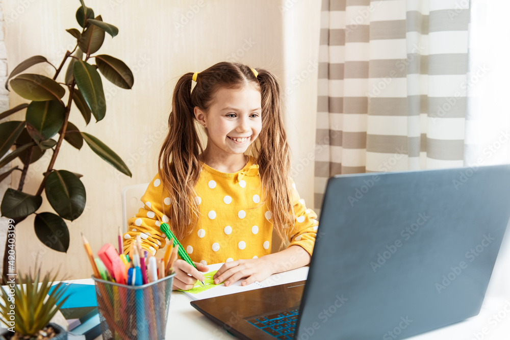 Children learn english online at home. Homeschooling and distance ...