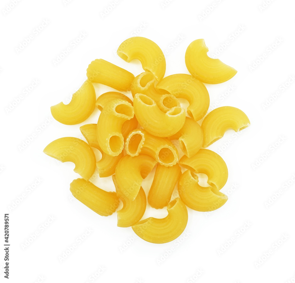 Pile of raw elbow Macaroni (Gomiti Pasta) Isolated on white background ...