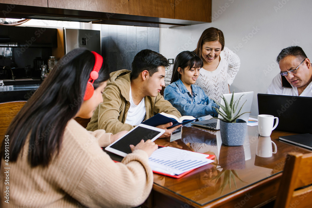 hispanic family Mom, dad with son and daughters teenage daughters ...
