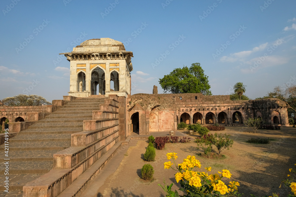 Foto de Ashrafi Mahal in Mandu, Madhya Pradesh, India. It was ...