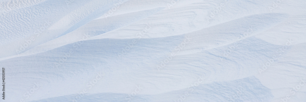 Foto de Beautiful winter background with snowy ground. Natural snow ...