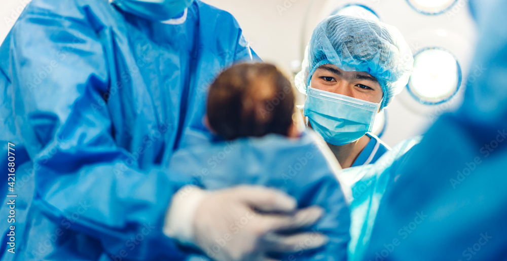 Professional anesthesiologist doctor medical team and assistant is ...