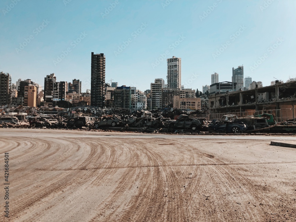 Foto de Road By Buildings And Stack Of Cars Destroyed By The Beirut ...