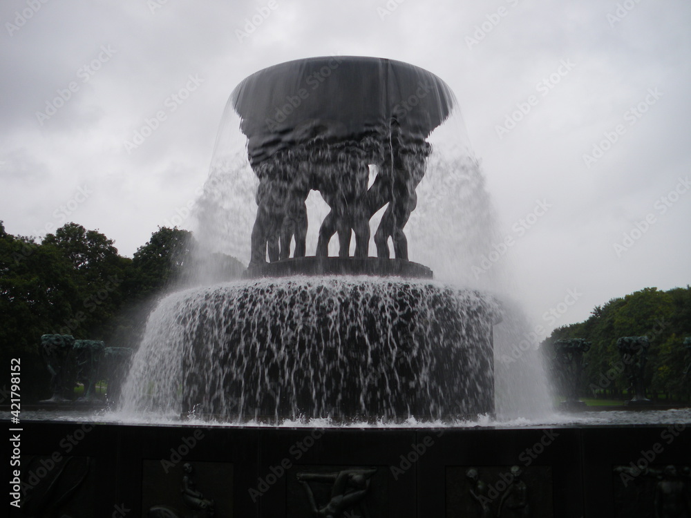 Parque Vigeland, Oslo, Noruega. Con un montón de esculturas al aire ...