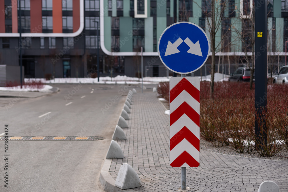 Foto de Regulatory signs, proceed in direction indicated by arrow ...