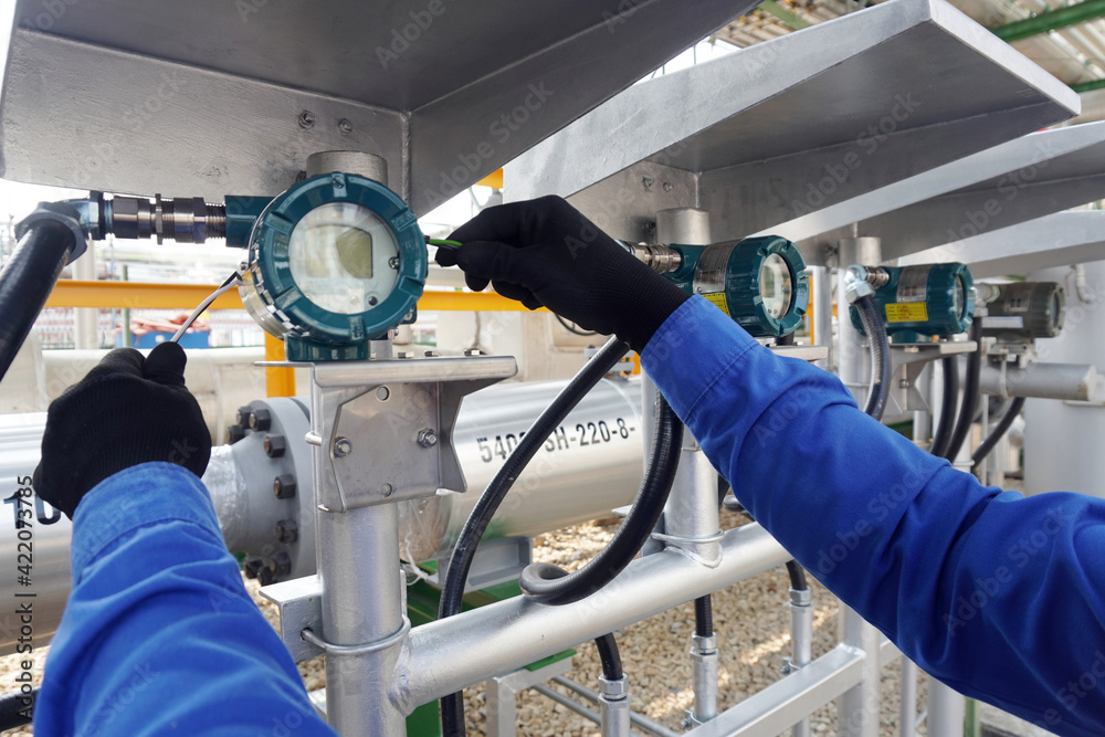 Temperature transmitter during install the power cable for measuring in ...