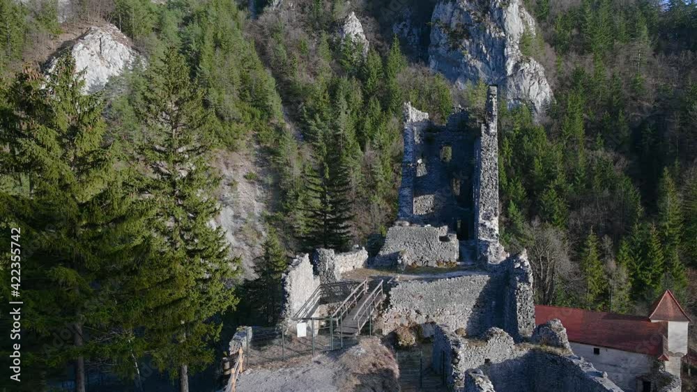 Vidéo Stock Wooden balcony in medieval castle Kamen in Slovenia. Middle ...