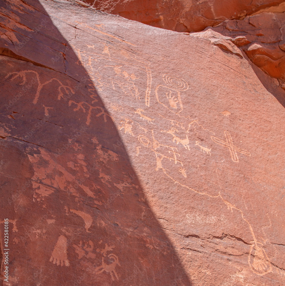 Ancient petroglyphs in Valley of Fire State Park, Nevada, USA Stock ...