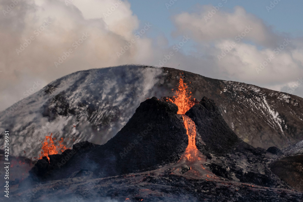 Fissure eruption in the Geldingadalur valley on Mount Fagradalsfjall ...