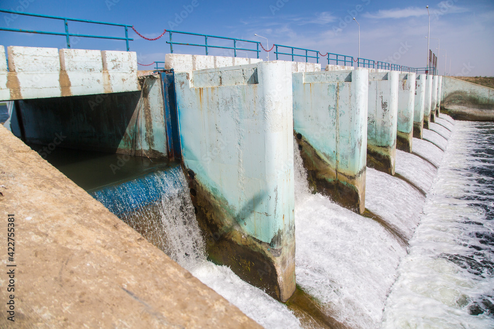 Foto de Kokaral Dam - a dam that crosses the Berg Strait between the ...
