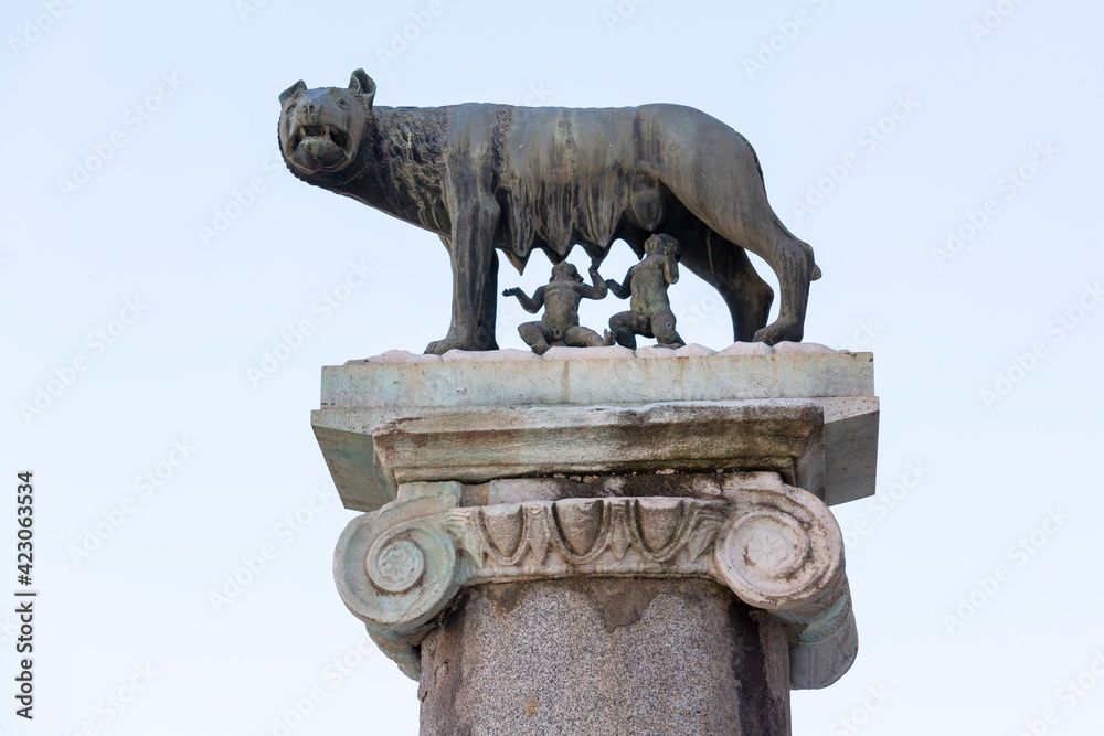 Capitoline Wolf, bronze statue of she-wolf suckling the mythical twin ...