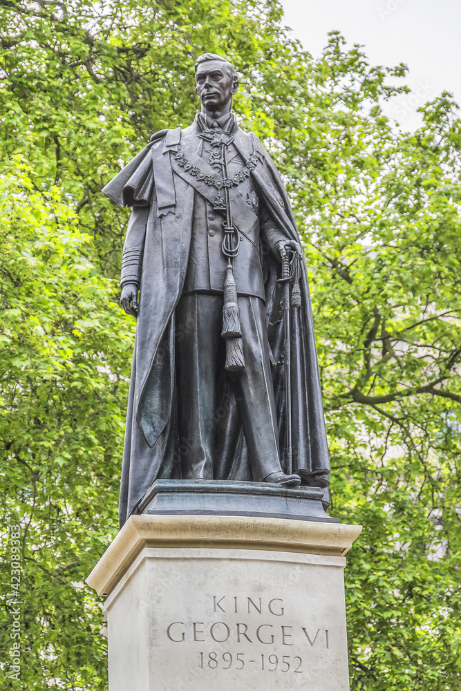 View of Bronze Statue of Queen Elizabeth (wife of King George VI) and ...