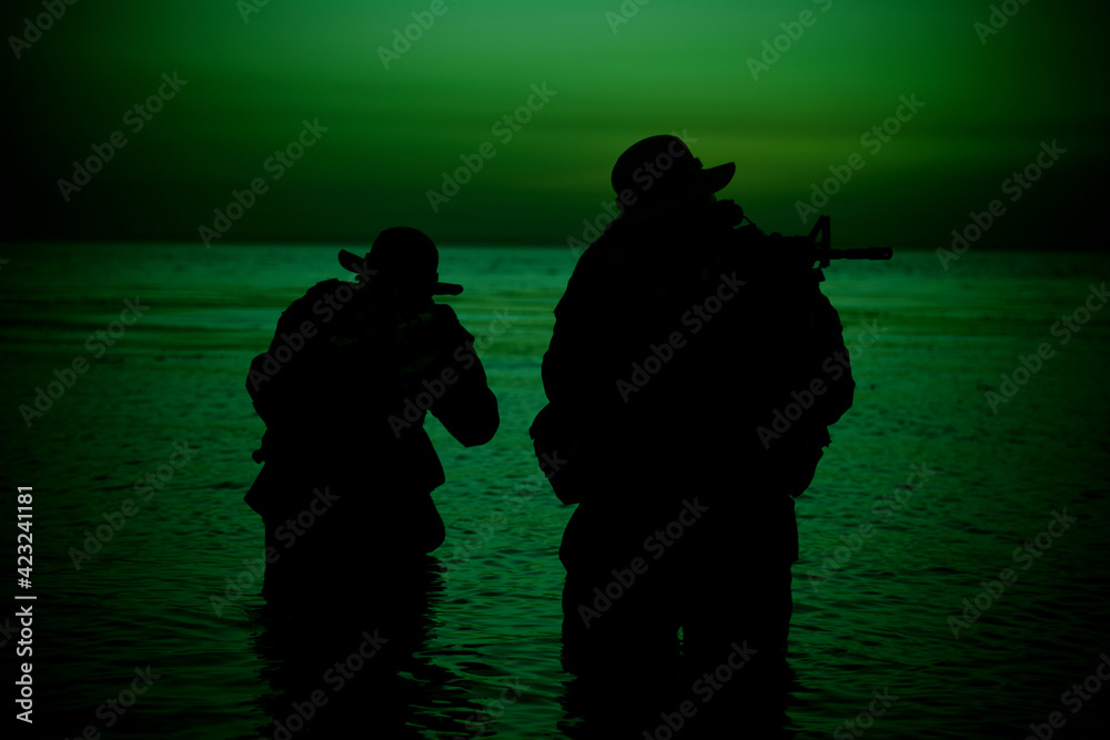 Foto Stock Two commando soldiers, army special operations fighters ...