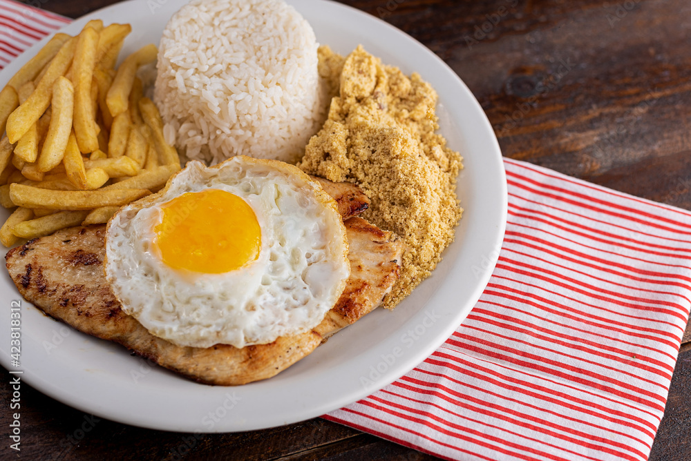 Refeição - Prato Feito - Arroz, feijão. batata frita, filé de frango ...