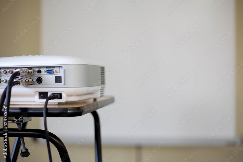 Proyector en un aula Stock Photo | Adobe Stock