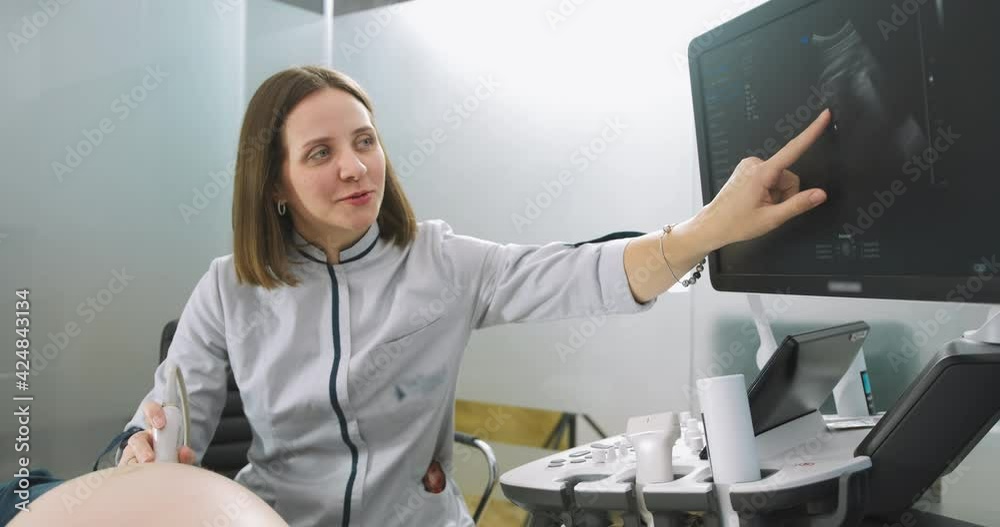Video Stock Cropped shot of a pregnant woman during ultrasound scanning ...