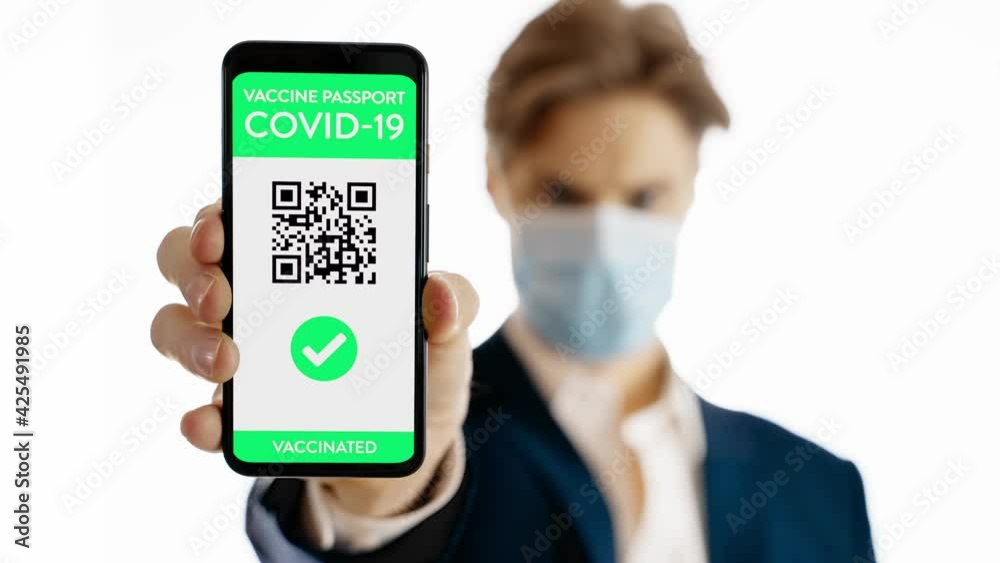 Stockvideo Vaccine Passport on smartphone. Businessman with face mask ...
