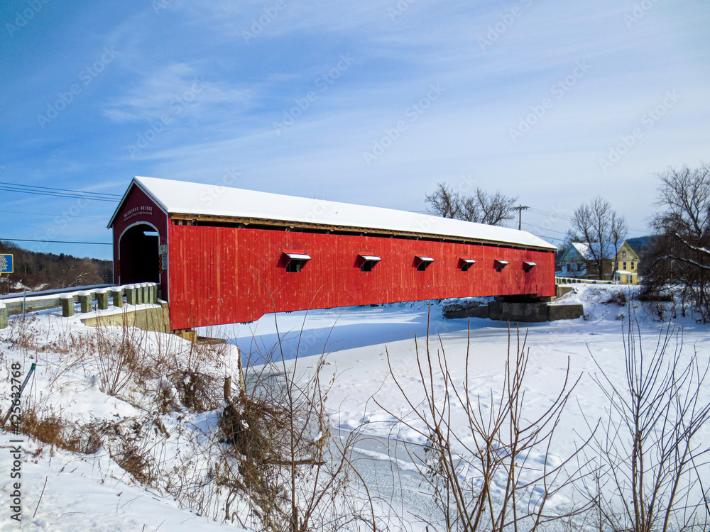 Buskirk's Covered Bridge on a winter morning in upstate New York Stock ...