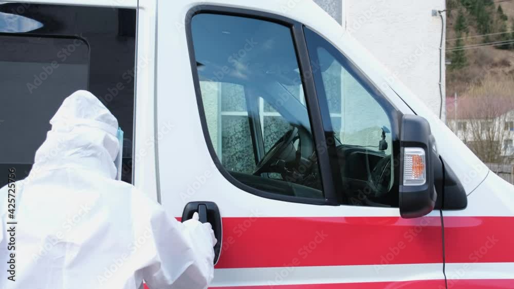 Female doctor Wearing a Transparent Protective Face Shield, Mask and ...