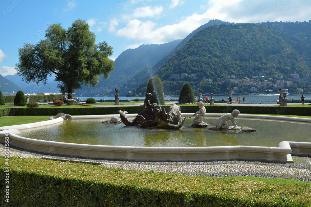 La fontana del parco di Villa Olmo a Como, Lombardia, Italia. Stock ...