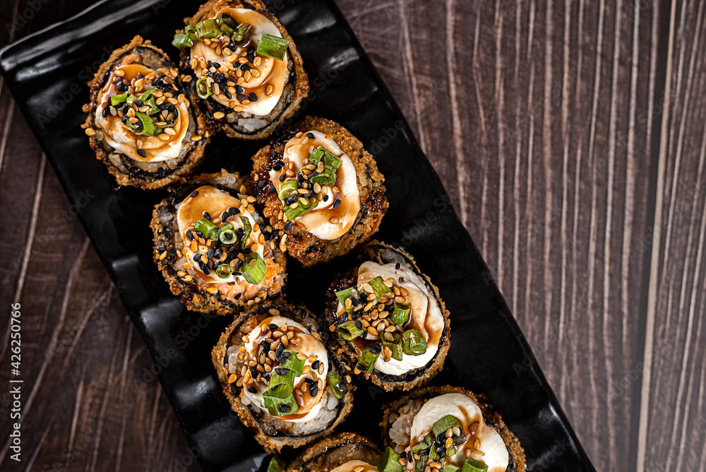 Comida Japonesa - Hot holl com cream cheese e molho tarê Stock 写真 ...