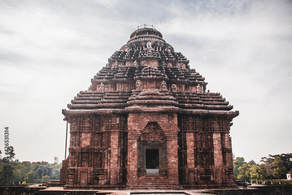 General view of the ancient Konark Sun Temple in Orissa, India Stock ...