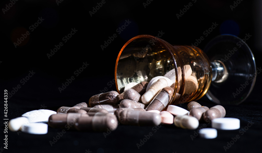Gelatin capsuless and tablets pharmaceutical drugs from fallen glass ...